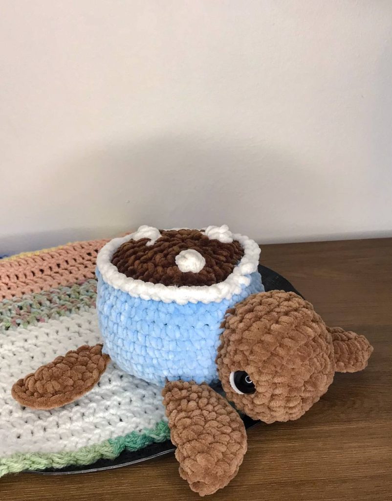 Shelly the turtle – Stitched by Demi